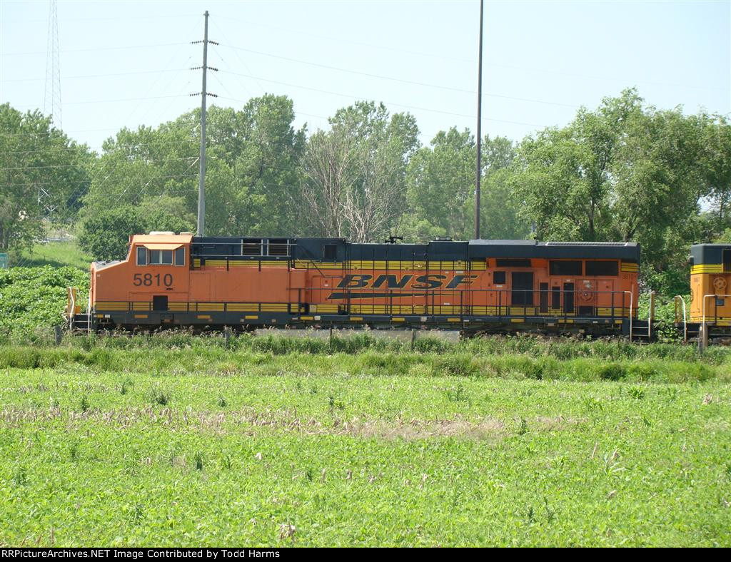 BNSF 5810